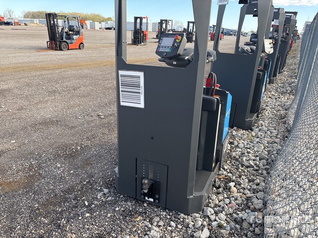 Seegrid GT10 Series 6 Electric Tow Tractor | Ritchie Bros. Auctioneers