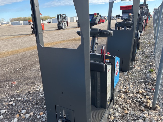 Seegrid GT10 Series 6 Electric Tow Tractor | Ritchie Bros. Auctioneers