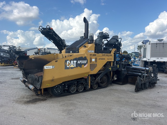 2018 Cat AP555F Track Extendedora de Asfalto | Ritchie Bros. Auctioneers