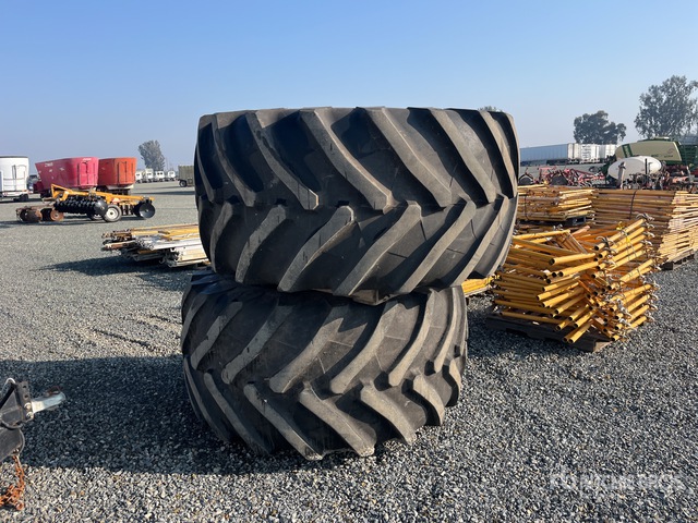 Quantity of (2) 900/60R32 Tires - Fits Claas | Ritchie Bros. Auctioneers
