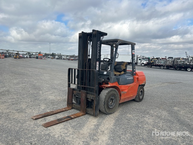 2005 Toyota 7FDU35 6250 lb Pneumatic Tire Forklift | Ritchie Bros ...