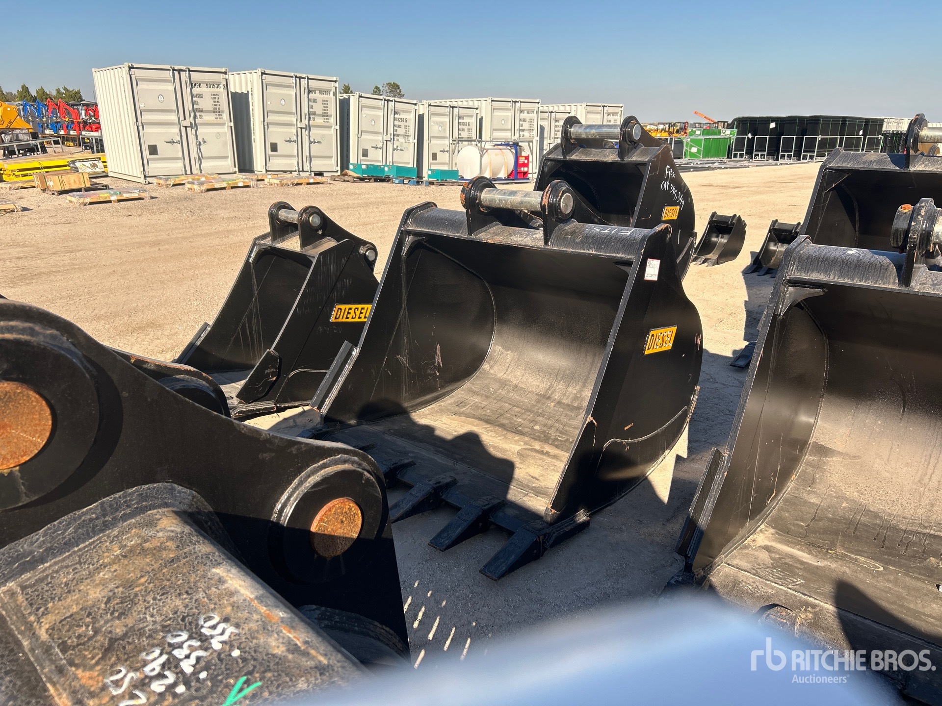 Diesel Equipment 200CL 54 in Digging Excavator Bucket - Fits Cat 320 ...