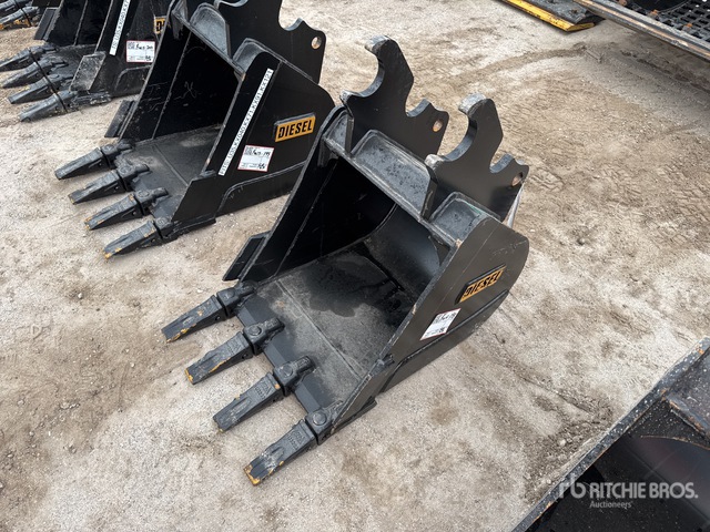 Diesel Equipment 18 in Digging Excavator Bucket - Fits Kubota U35/KX040 ...