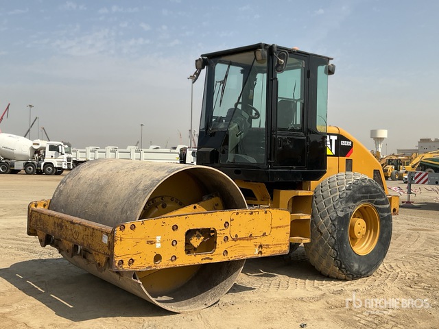 2012 Cat CS-533E Smooth Drum Compactor | Ritchie Bros. Auctioneers