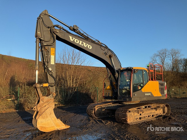 2019 Volvo EC220 DL Tracked Excavator | Ritchie Bros. Auctioneers