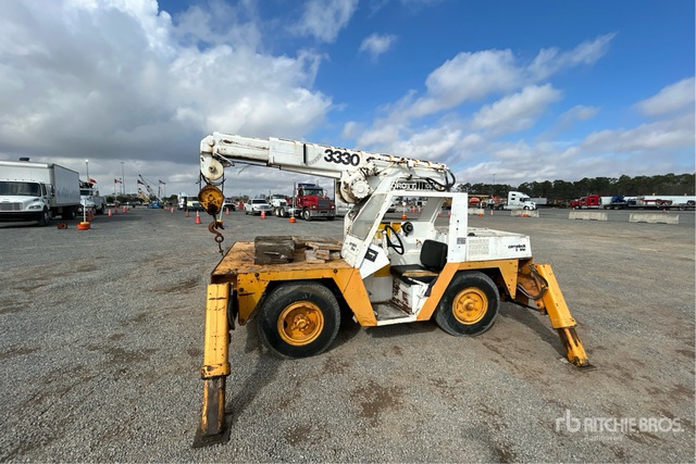 1982 Drott 3330 12000 lb 4x4 Carry Deck Crane | Ritchie Bros. Auctioneers