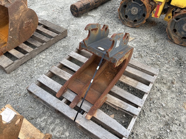 Werk-Brau 18 In. Q/C Pavement Removal Excavator Bucket - Fits Kubota ...