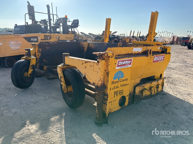 2008 Rivinius Domor R600C Spreader Box | Ritchie Bros. Auctioneers