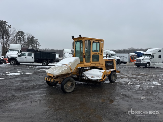 2000 Lay-Mor 8C Self-Propelled Broom | Ritchie Bros. Auctioneers