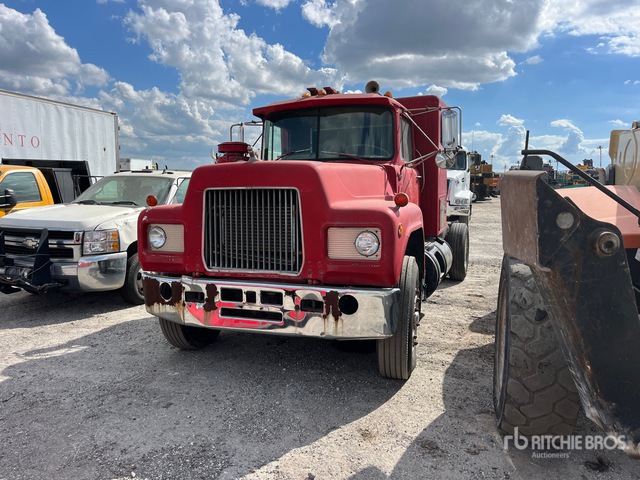 1985 Mack R600K 4x2 Sleeper Truck Tractor | Ritchie Bros. Auctioneers
