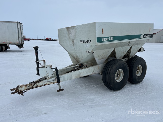 Willmar Super 800 T/A 8 Ton Épandeur d'engrais | Ritchie Bros. Auctioneers