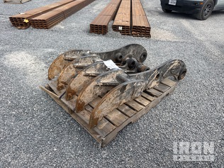 Strickland 102829 Excavator Thumb - Fits John Deere 250G in Humble ...