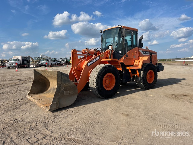 2015 Doosan DL220-5 Wheel Loader | Ritchie Bros. Auctioneers