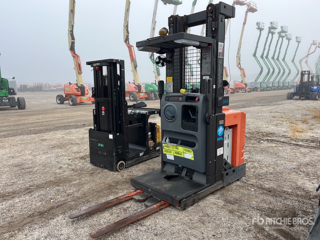 Toyota 6BPU15 3000 lb Order Picker | Ritchie Bros. Auctioneers