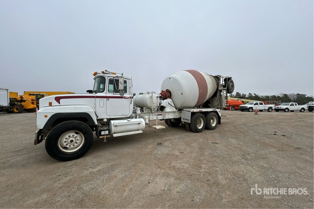 1995 Mack RD690S 4x2 Mixer Truck | Ritchie Bros. Auctioneers
