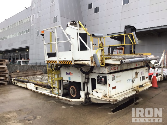 1997 FMC Commander 15 Aircraft Loader in Roissy-en-France, Ile-de ...