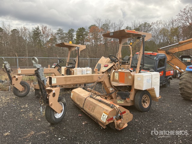 2012 Lay-Mor SM300 Self-Propelled Broom (Inoperable) | Ritchie Bros ...