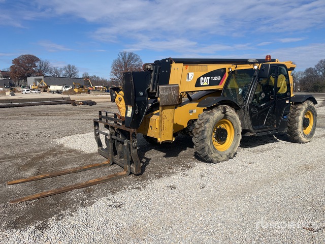 2017 Cat TL1055D Telehandler | Ritchie Bros. Auctioneers