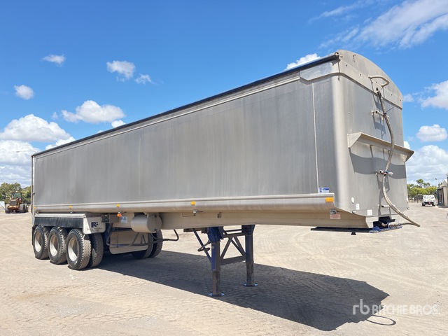 2003 Barry Stoodley 10.3 m Tri/A End Dump Trailer | Ritchie Bros ...