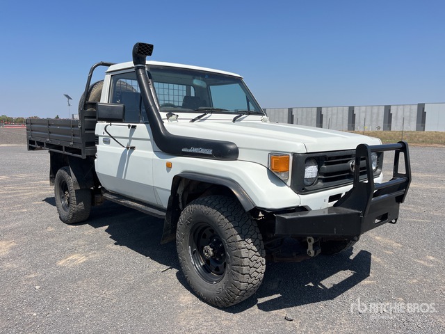 1995 Toyota LandCruiser 75 Series 4x4 Pickup | Ritchie Bros. Auctioneers
