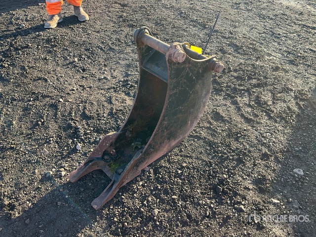JCB 230 mm Digging Excavator Bucket | Ritchie Bros. Auctioneers