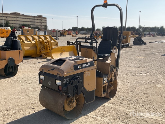 2006 Cat CB114 Double Drum Roller | Ritchie Bros. Auctioneers