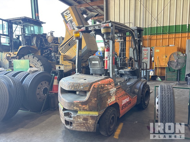 Toyota 8FDU30 Pneumatic Tire Forklift in Irvine, California, United ...