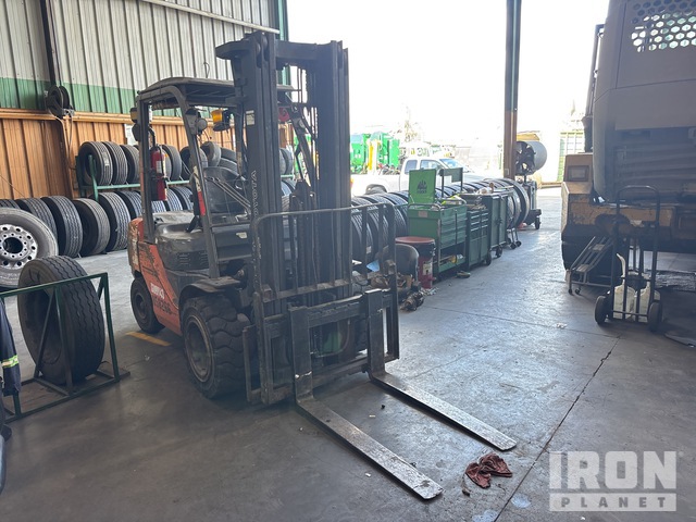 Toyota 8FDU30 Pneumatic Tire Forklift in Irvine, California, United ...