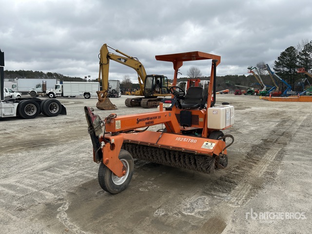 2014 Lay-Mor SM300 Self-Propelled Broom | Ritchie Bros. Auctioneers