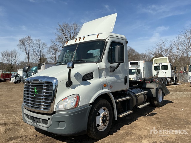 2016 Freightliner Cascadia 113 4x2 S/A Day Cab Truck Tractor | Ritchie ...