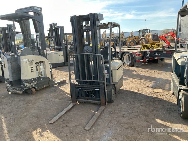 2002 Crown SC4000 Series Electric Forklift | Ritchie Bros. Auctioneers