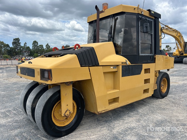 2009 Cat PF-300C 7 Wheel Pneumatic Roller | Ritchie Bros. Auctioneers
