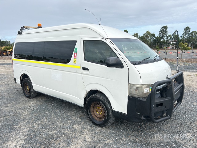2013 Toyota HiAce Commuter 4x4 11-Seat Mini Bus | Ritchie Bros. Auctioneers