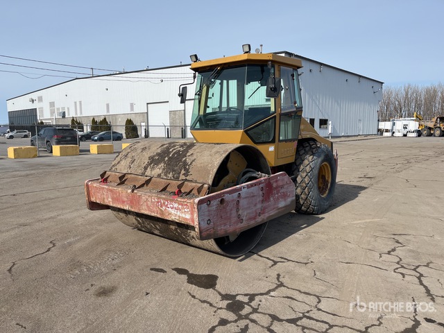 2000 Dynapac CA252D Compacteur à tambour lisse | Ritchie Bros. Auctioneers