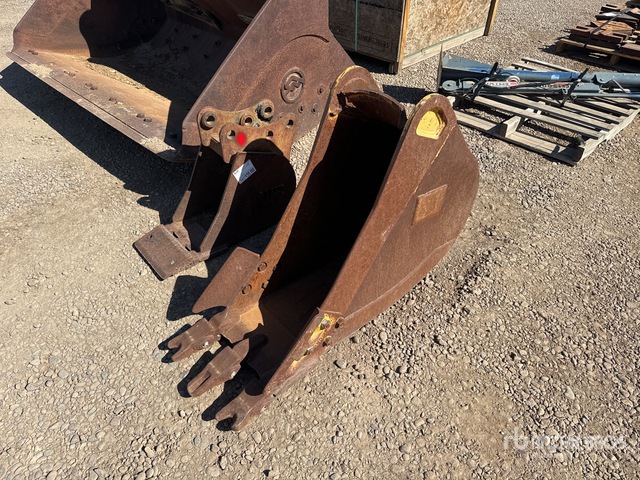Cat 18 in Backhoe Rear Bucket | Ritchie Bros. Auctioneers
