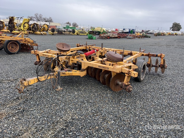 13 ft 8 in Tandem Breaking Disc Harrow | Ritchie Bros. Auctioneers