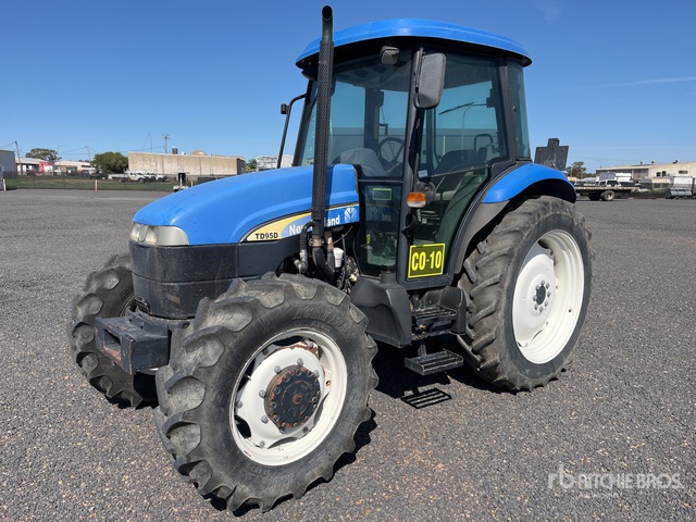 New Holland TD95D 4WD Tractor Agrícola | Ritchie Bros. Auctioneers