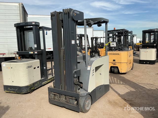 2016 Crown RC5545-40 Order Picker | Ritchie Bros. Auctioneers