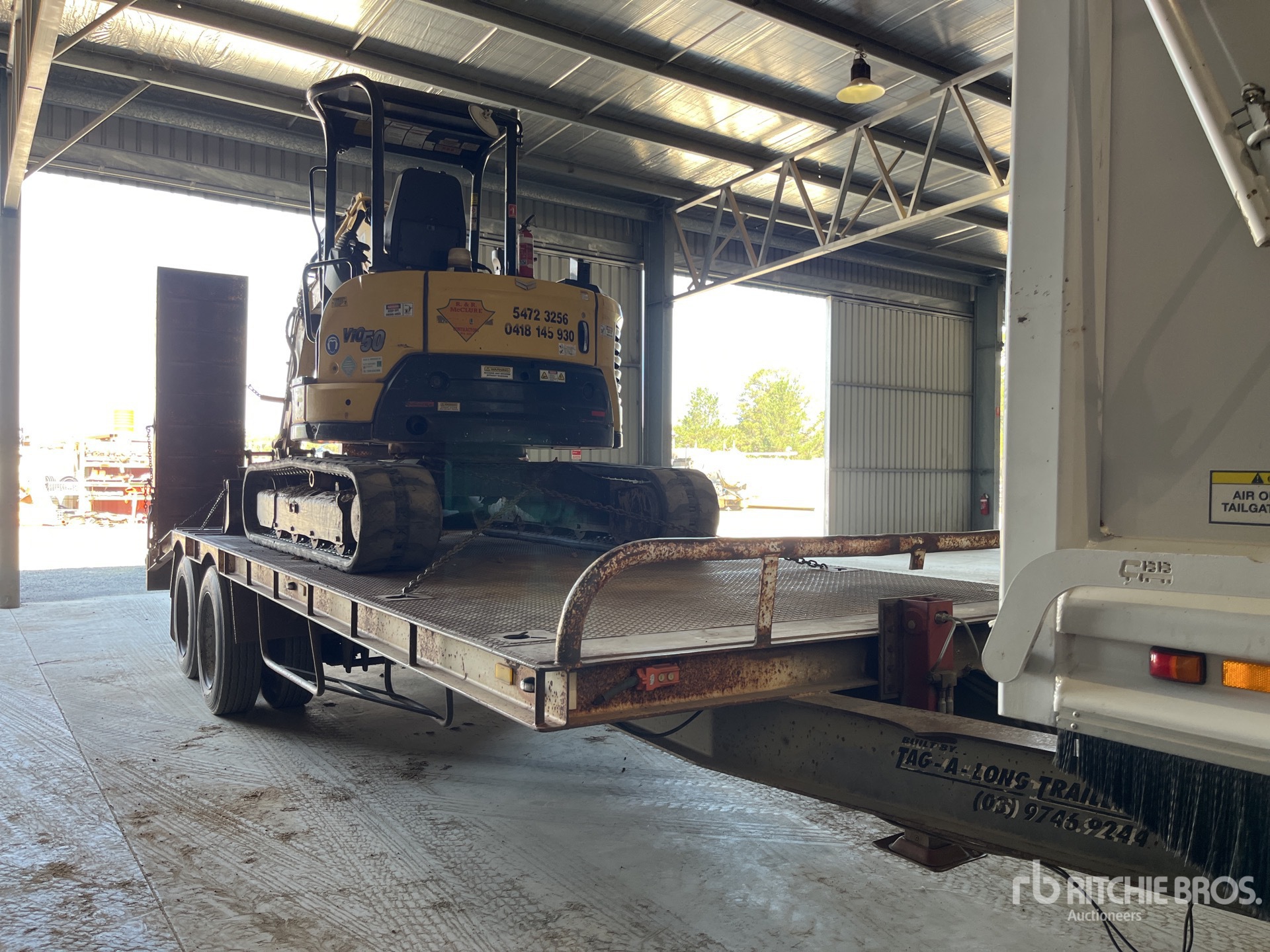 1999 Tag Along Trailers 7.5 m Bogie/A Remorque pour équipement ...