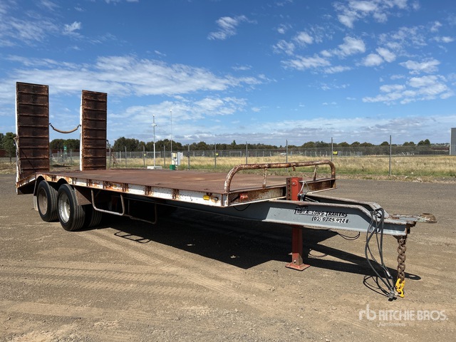 1999 Tag Along Trailers 7.5 m Bogie/A Remorque pour équipement ...