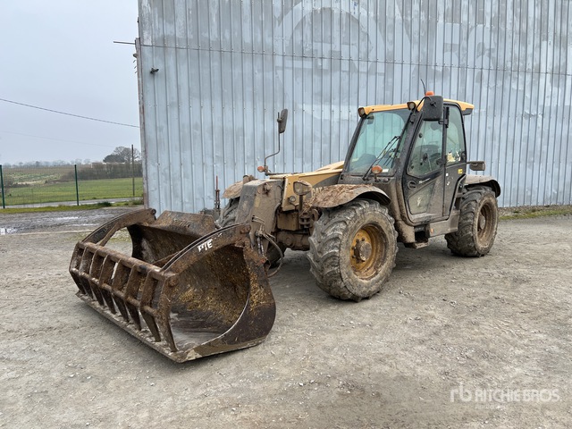 2017 Cat TH408D Chariot Telescopique Telehandler | Ritchie Bros ...