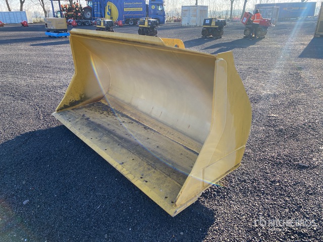 Komatsu 2860 mm 3m3 Wheel Loader Bucket - Fits Komatsu WA380 | Ritchie ...