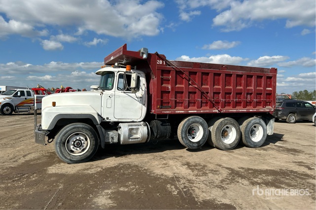 2002 Mack RD688S 8x4 Tri/A Dump Truck | Ritchie Bros. Auctioneers