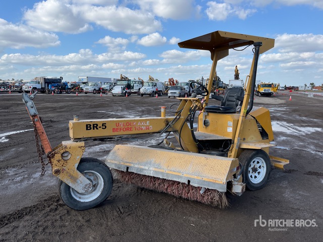 1999 Lay-Mor 6HC Self-Propelled Broom | Ritchie Bros. Auctioneers
