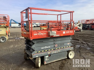 2015 Skyjack SJIII 4632 Electric Scissor Lift in South Vienna, Ohio ...