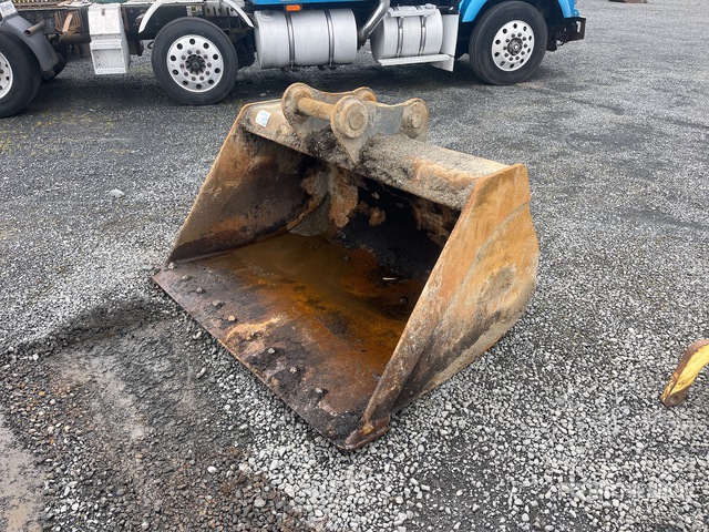 60 in Cleanup Excavator Bucket - Fits John Deere 135G | Ritchie Bros ...