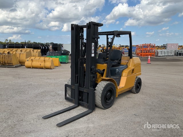 Cat PD10000 Pneumatic Tire Forklift | Ritchie Bros. Auctioneers