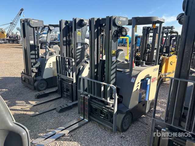 2008 Crown RC5545-40 3550 lb Order Picker | Ritchie Bros. Auctioneers
