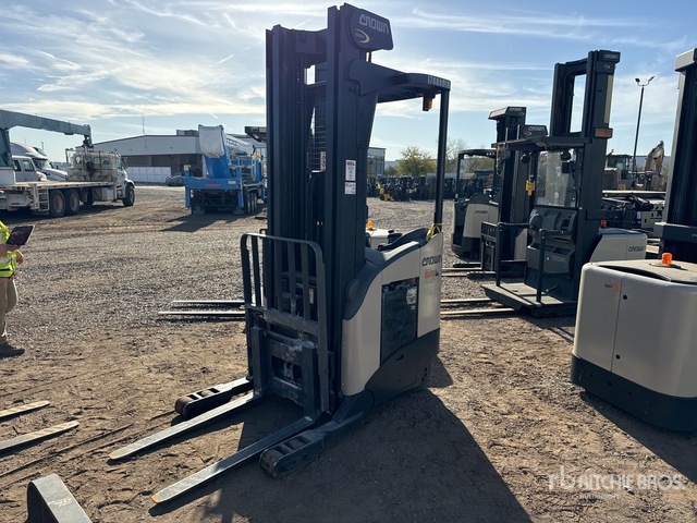 2011 Crown 5700 3500 lb Order Picker | Ritchie Bros. Auctioneers