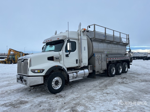 2023 Western Star 49X 22000 L 8x6 Sleeper Tanker Truck | Ritchie Bros ...